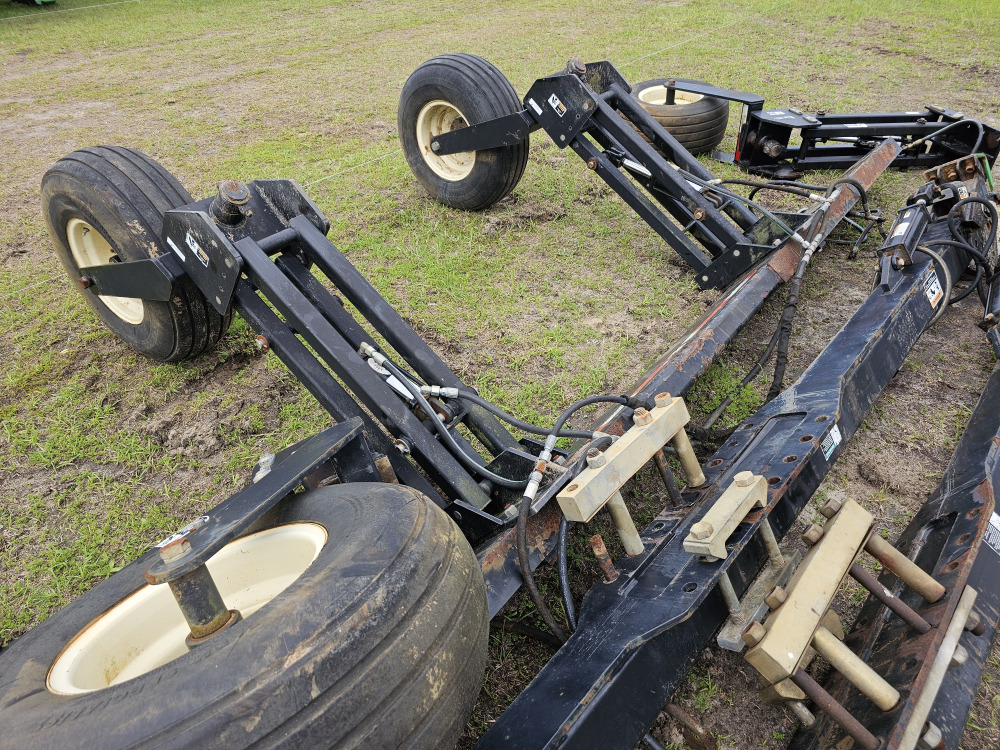 #788A - Unverferth Hydraulic Assist Wheels | DeMott Auction