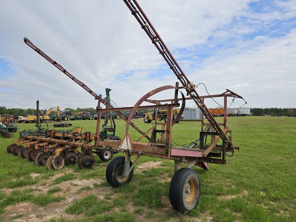 #939 - 12 Row Sprayer | DeMott Auction