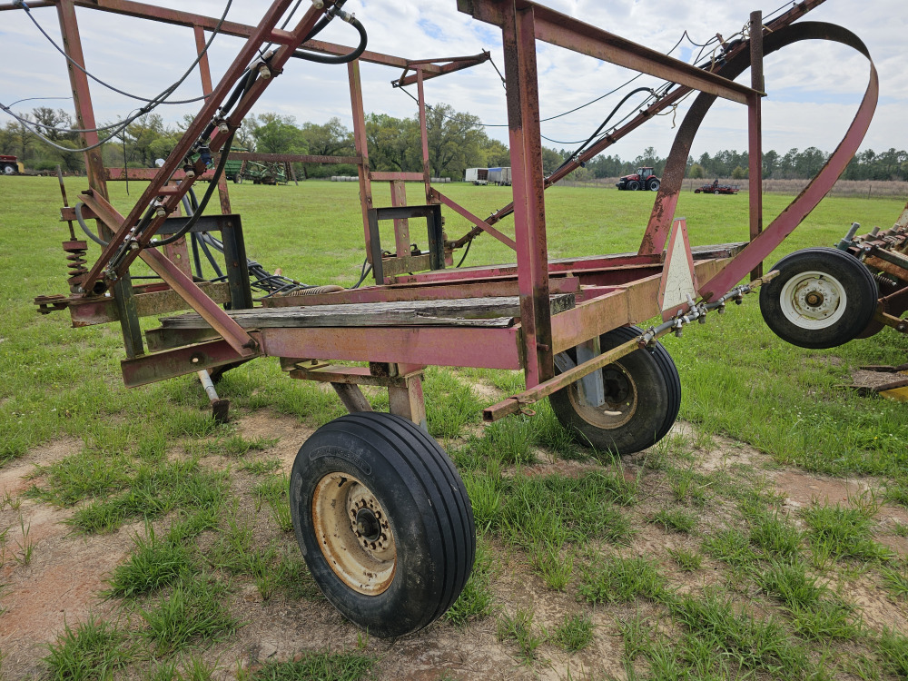 #939 - 12 Row Sprayer | DeMott Auction
