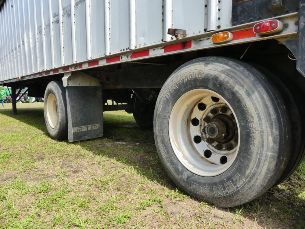 #893 - 2002 Western Commodity Express | DeMott Auction