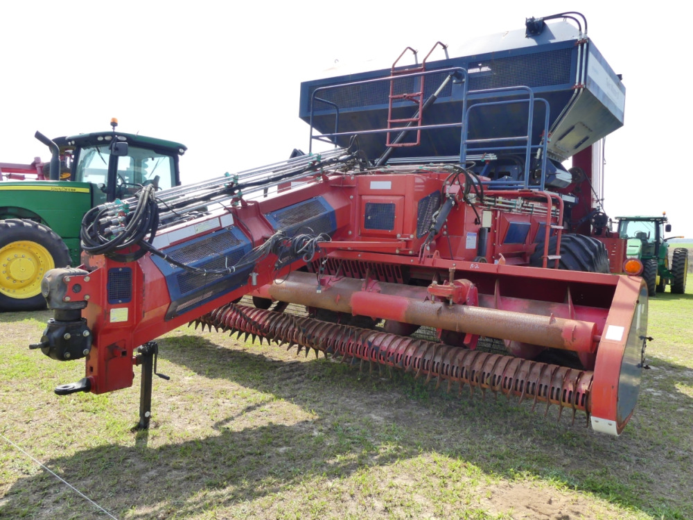 #792 - Colombo Twin Master 6 Row Peanut Combine | DeMott Auction