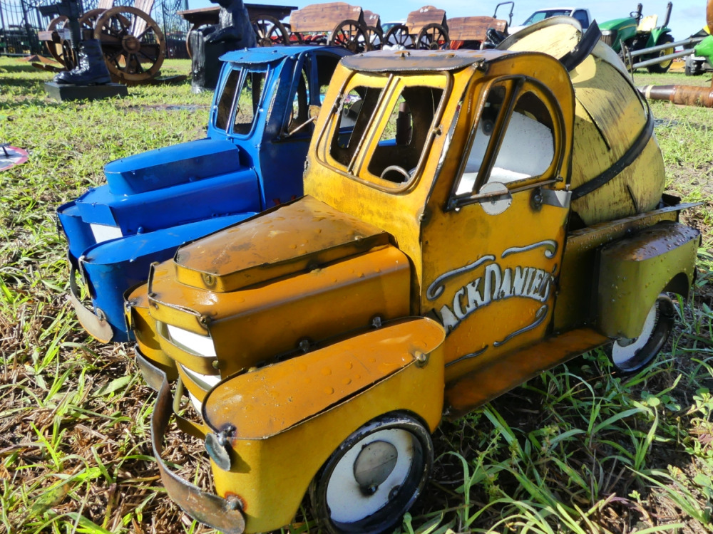 #377F - 2 Metal Trucks | DeMott Auction