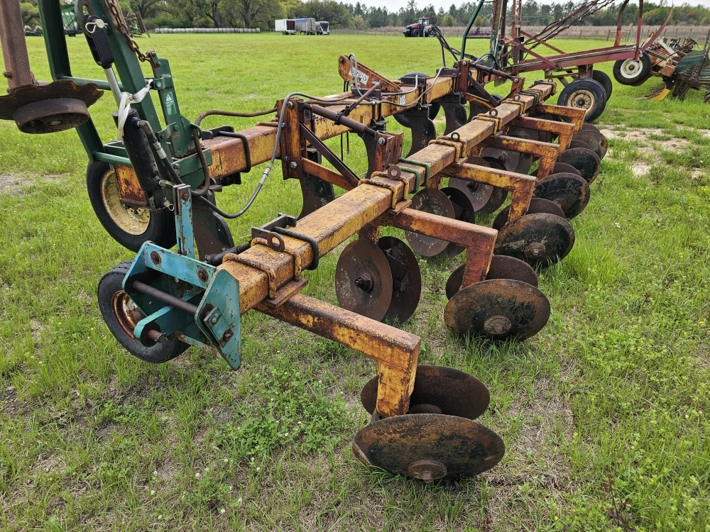 #736 - Amco 6 Row Ripper Bedder | DeMott Auction