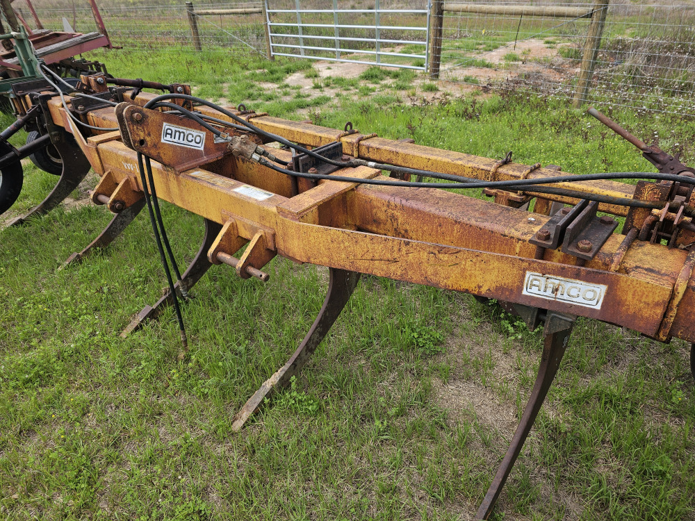 #736 - Amco 6 Row Ripper Bedder | DeMott Auction