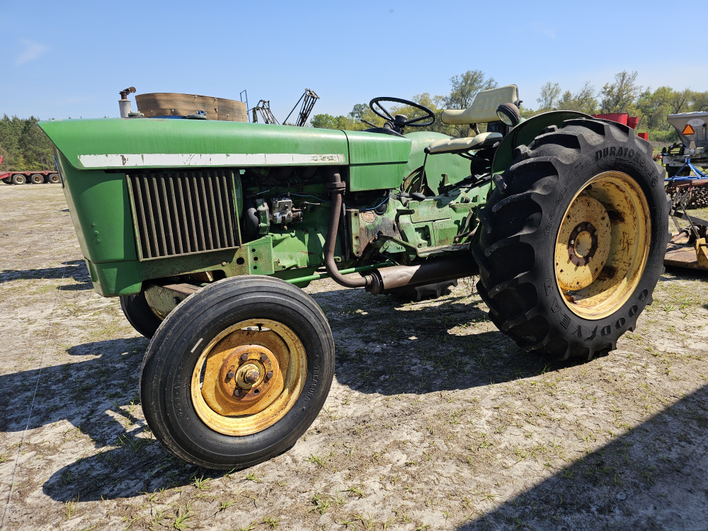 #922 - 1974 John Deere 820 | DeMott Auction