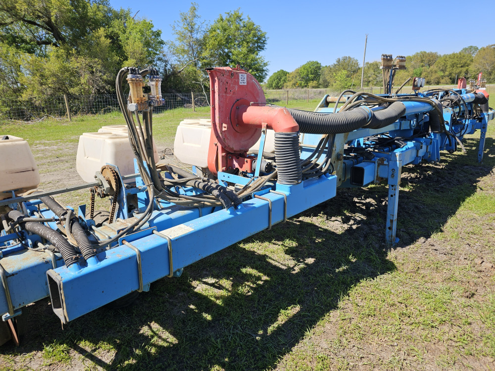 #832 - Monosem 12 Twin Planter | DeMott Auction