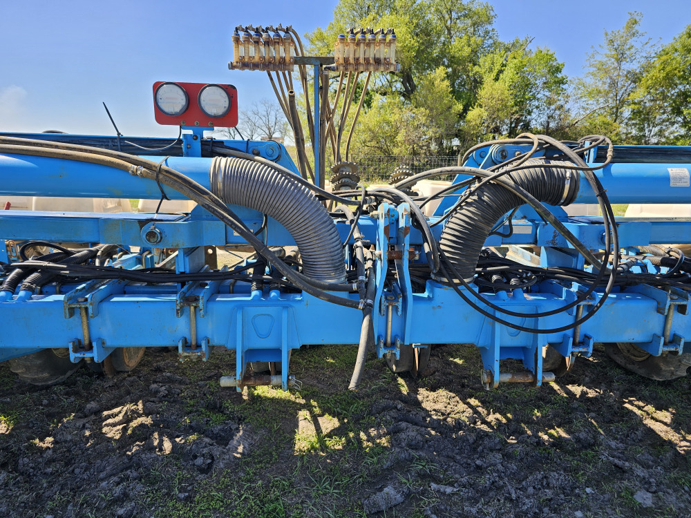 #832 - Monosem 12 Twin Planter | DeMott Auction