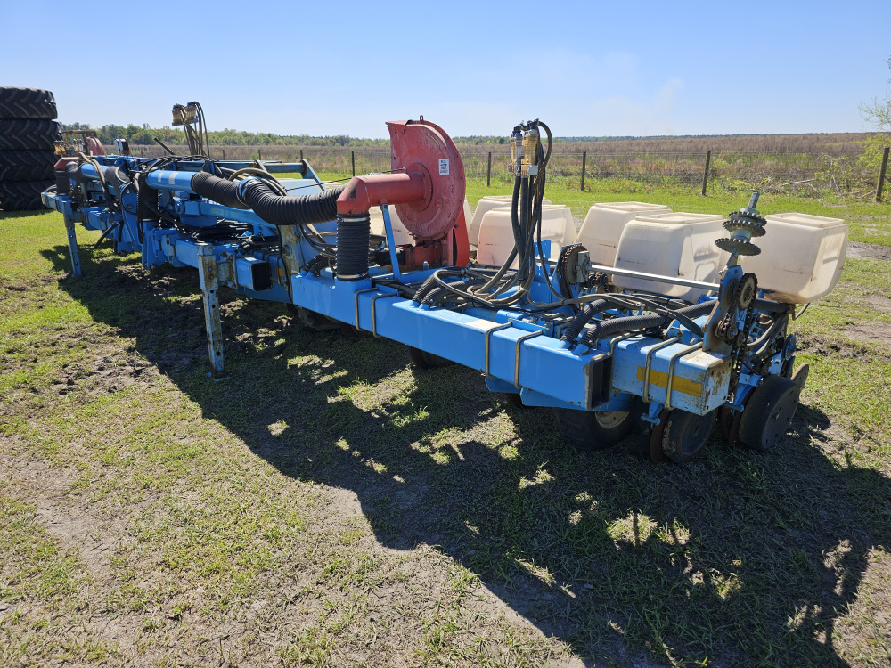 #832 - Monosem 12 Twin Planter | DeMott Auction