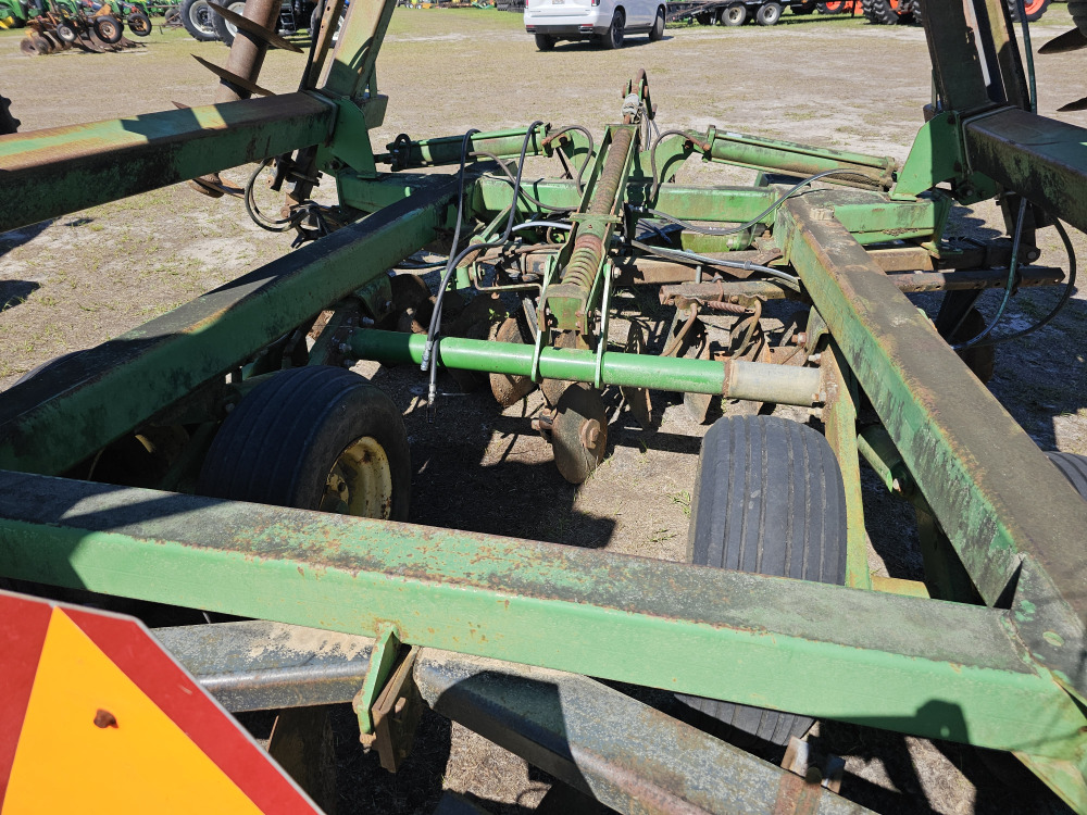 #900 - John Deere 637 PT 26' Hydraulic Fold Disc Harrow | DeMott Auction