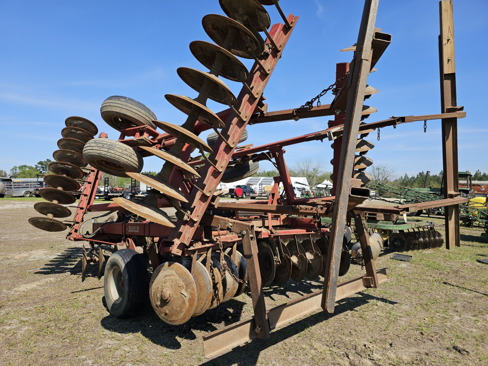 #906 - Case-IH 3950 Hydraulic Fold Disc Harrow | DeMott Auction