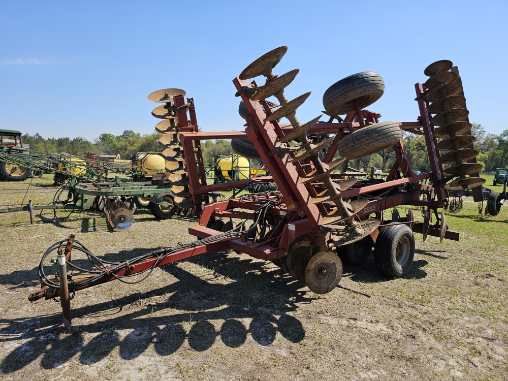#906 - Case-IH 3950 Hydraulic Fold Disc Harrow | DeMott Auction
