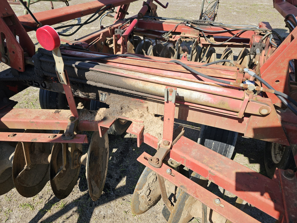 #906 - Case-IH 3950 Hydraulic Fold Disc Harrow | DeMott Auction