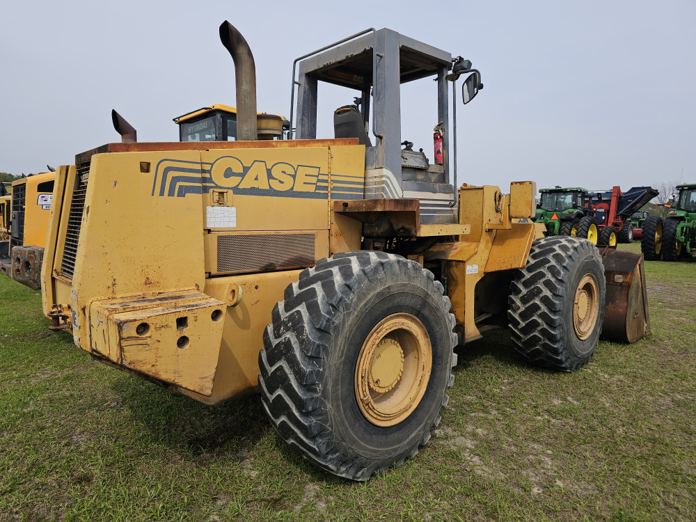 #860 - Case 821B Wheel Loader | DeMott Auction