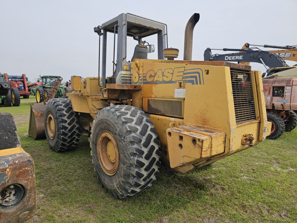 #860 - Case 821B Wheel Loader | DeMott Auction