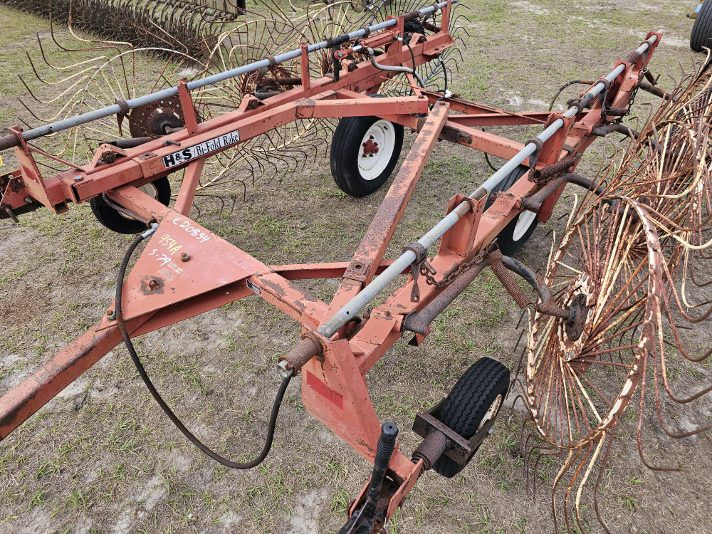 #954A - H&S Pull-type 8 Wheel Bifold Rake | DeMott Auction