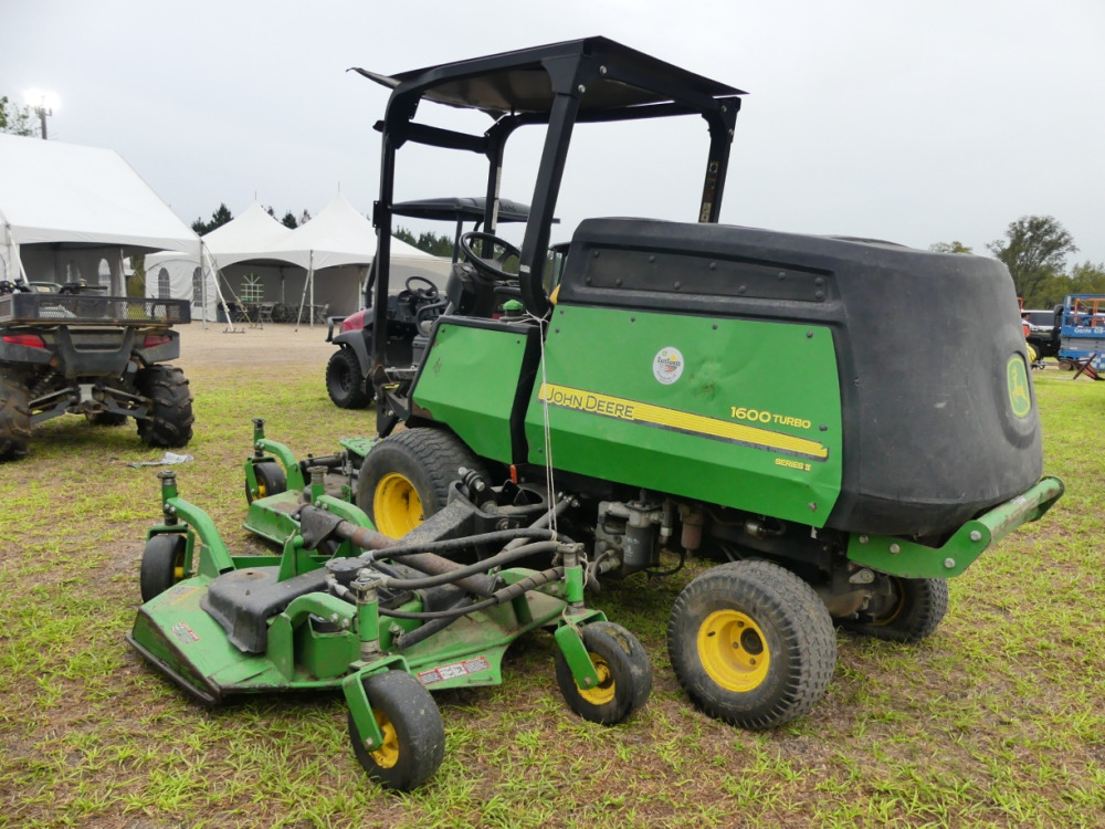 #424C - John Deere Turbo ROPS Reel Mower | DeMott Auction