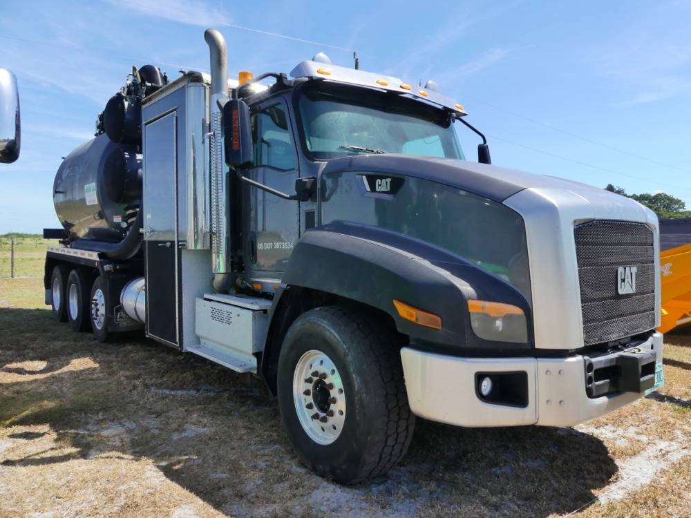 #843 - 2016 CAT HydroVac Truck Day Cab | DeMott Auction