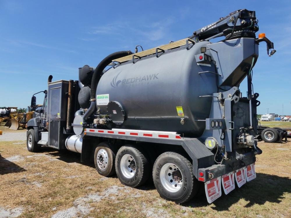 #843 - 2016 CAT HydroVac Truck Day Cab | DeMott Auction