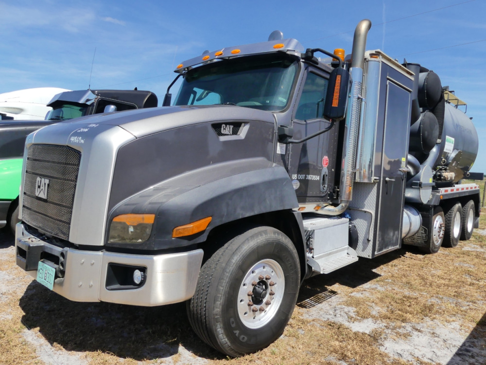 #843 - 2016 CAT HydroVac Truck Day Cab | DeMott Auction