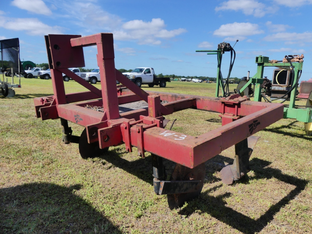 #780 - Red Single Row 3PT Plastic Lifter | DeMott Auction