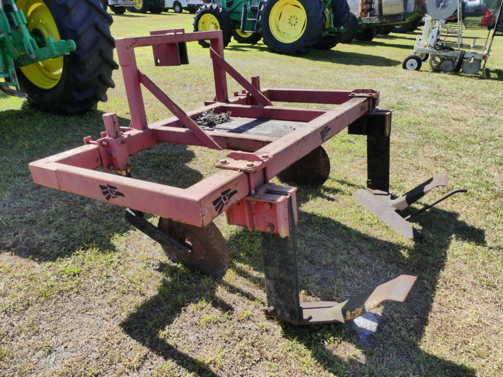 #780 - Red Single Row 3PT Plastic Lifter | DeMott Auction