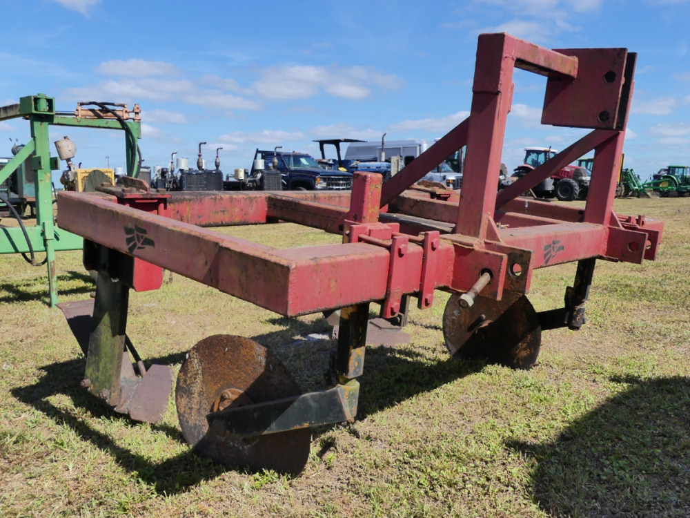 #780 - Red Single Row 3PT Plastic Lifter | DeMott Auction