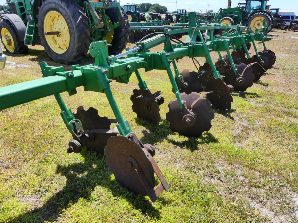 #868 - Oliver & Dahlman 6 Row 3PT Hydraulic Folding Bedders | DeMott ...