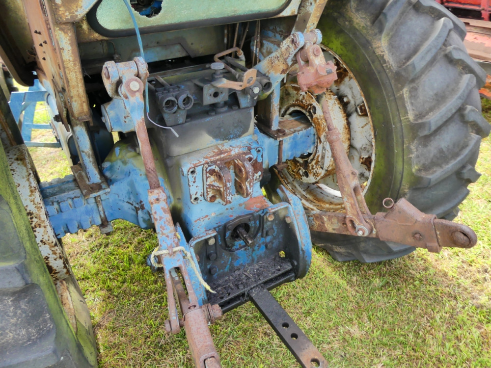 #945 - Ford TW-20 | DeMott Auction