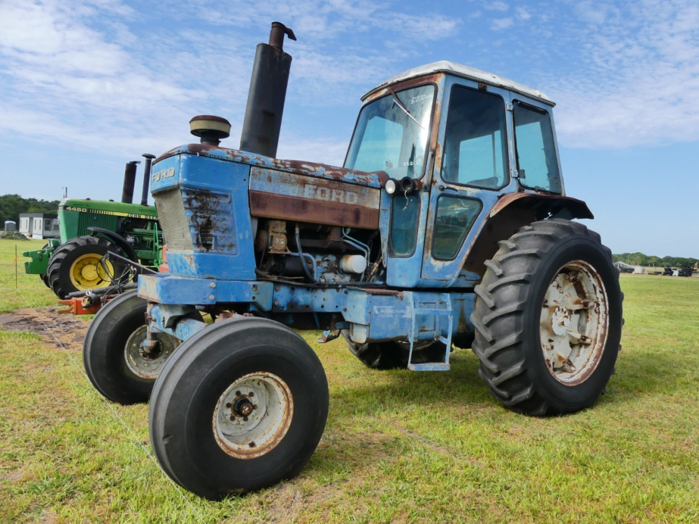 #945 - Ford TW-20 | DeMott Auction