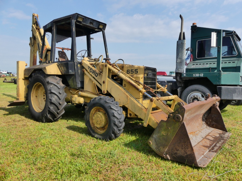 #948 - 1985 Ford 655 | DeMott Auction