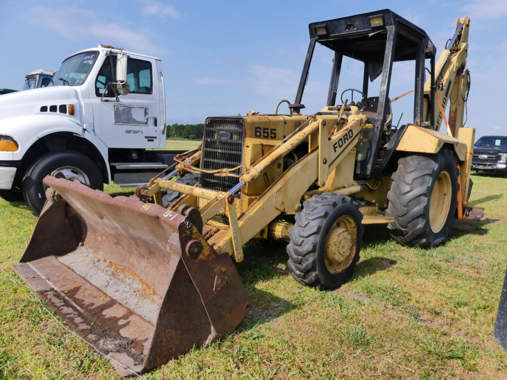 #948 - 1985 Ford 655 | DeMott Auction