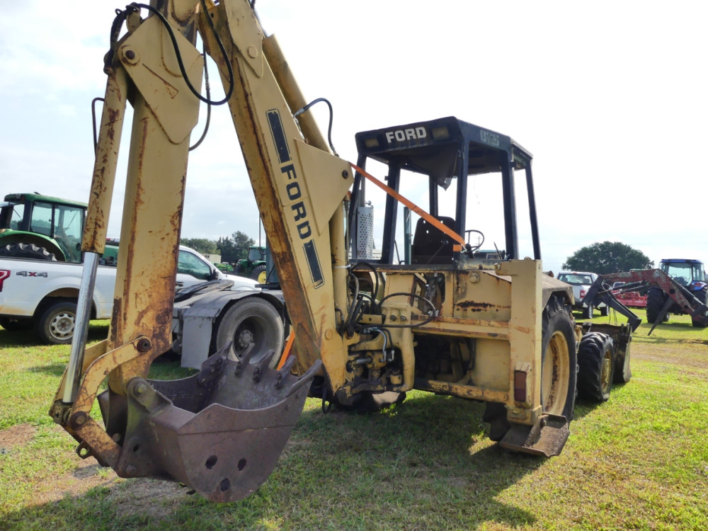 #948 - 1985 Ford 655 | DeMott Auction