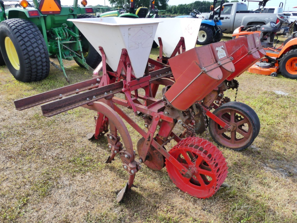 #502 - 3PT 2 Row Covington Planter | DeMott Auction