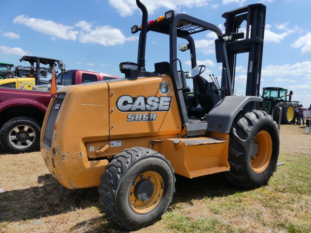 #1019 - Case IH 586H | DeMott Auction