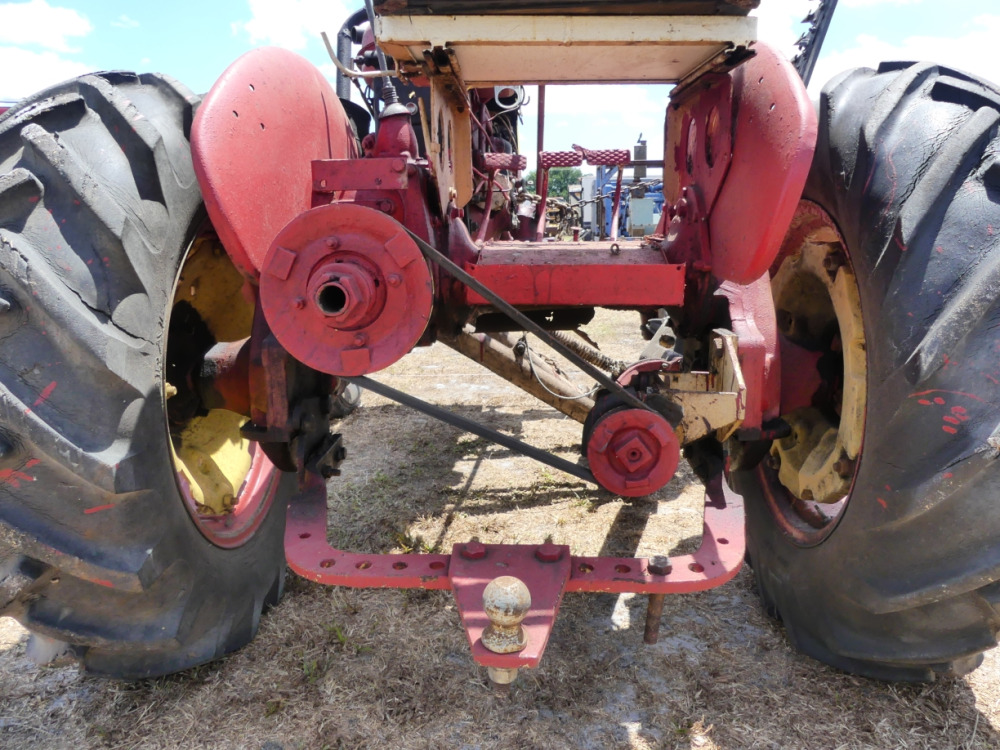 #1071 - International Cub High Crop | DeMott Auction