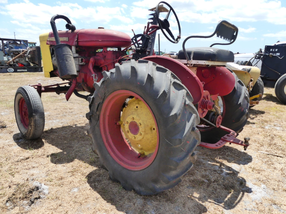 #1071 - International Cub High Crop | DeMott Auction