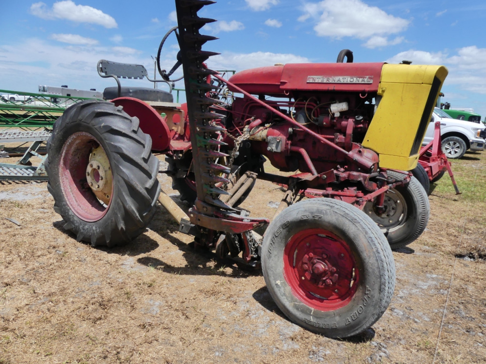 #1071 - International Cub High Crop | DeMott Auction