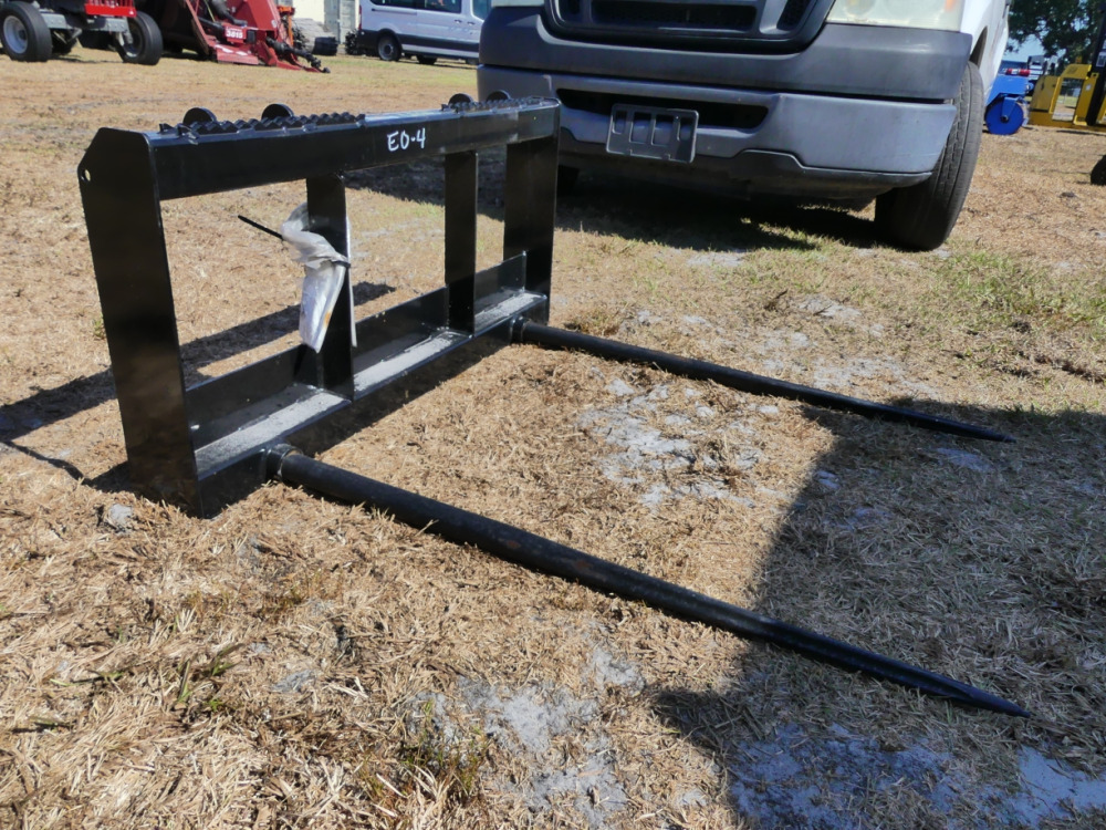 #680A - John Deere AB32 Quick Attach Hay Fork | DeMott Auction