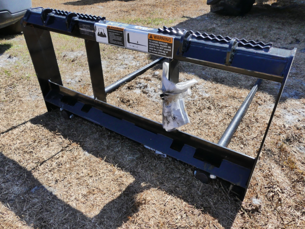 #680A - John Deere AB32 Quick Attach Hay Fork | DeMott Auction