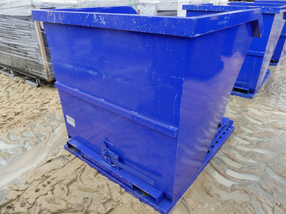 #460 - Greatbear 1yd Forklift Self Dumping Hopper | DeMott Auction