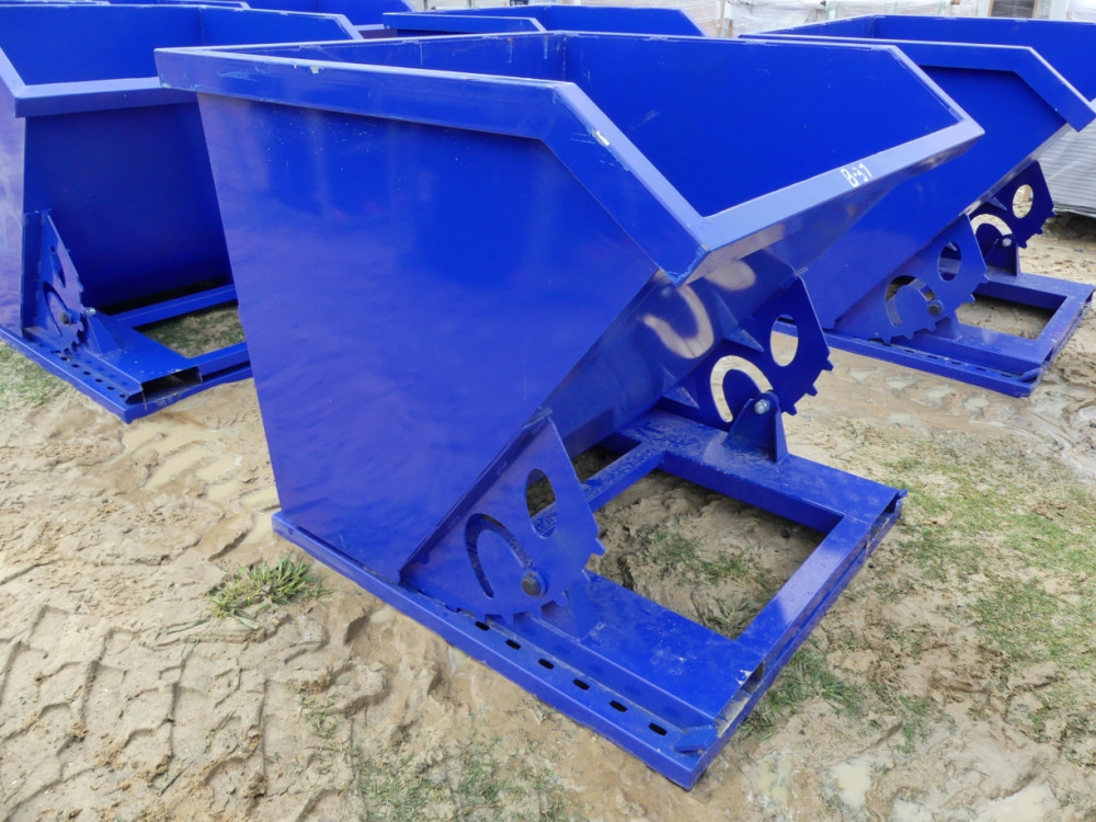 #453 - Greatbear 1yd Forklift Self Dumping Hopper | DeMott Auction