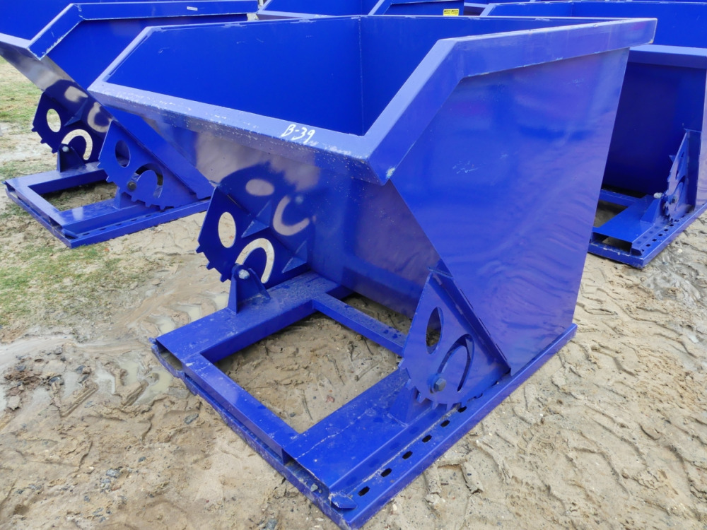 #462 - Greatbear 1yd Forklift Self Dumping Hopper | DeMott Auction