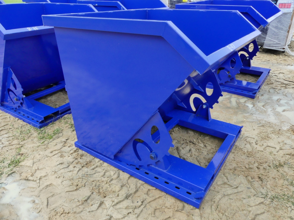 #455 - Greatbear 1yd Forklift Self Dumping Hopper | DeMott Auction