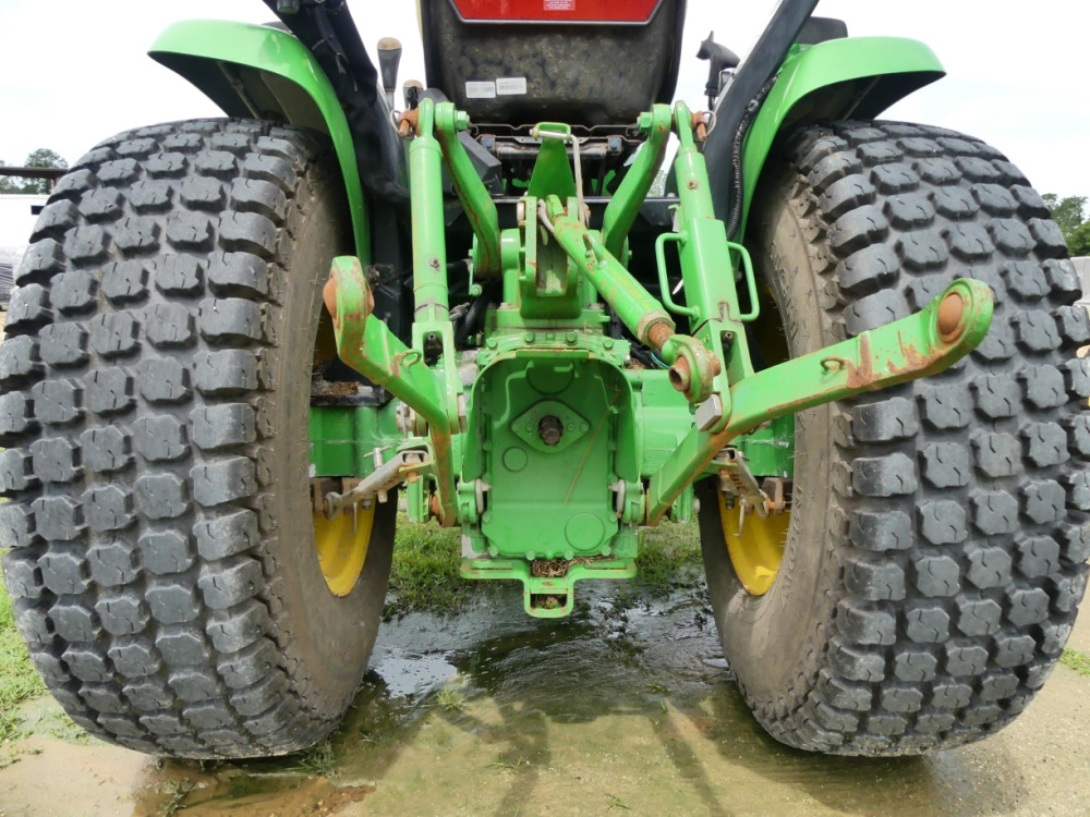 #556 - 2017 John Deere 3033R | DeMott Auction