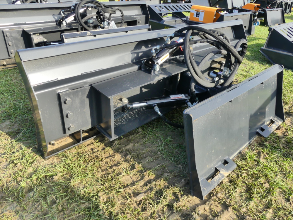 #413 - Wolverine Quick Attach 84" Push Blade | DeMott Auction