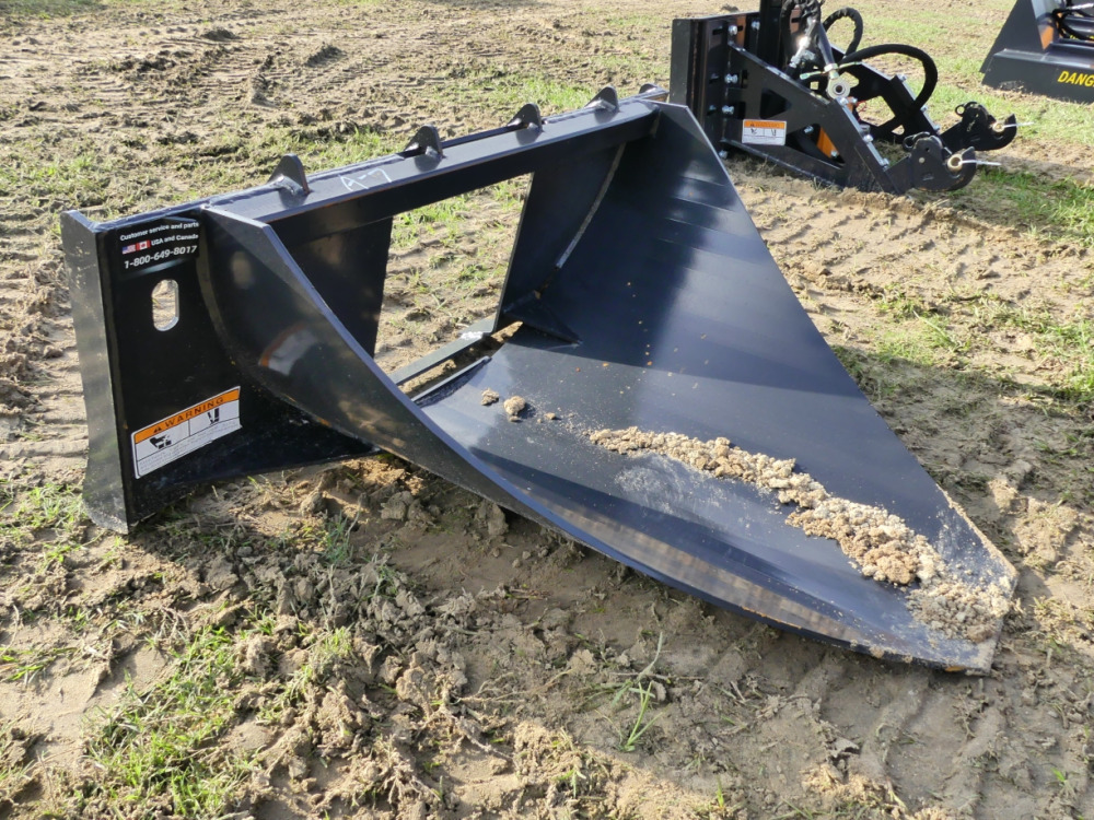 #390 - Wolverine Quick Attach Stump Bucket | DeMott Auction