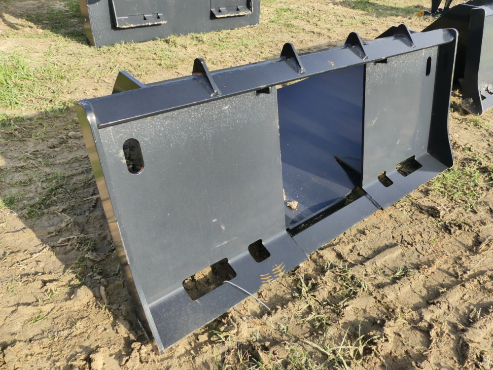 #390 - Wolverine Quick Attach Stump Bucket | DeMott Auction