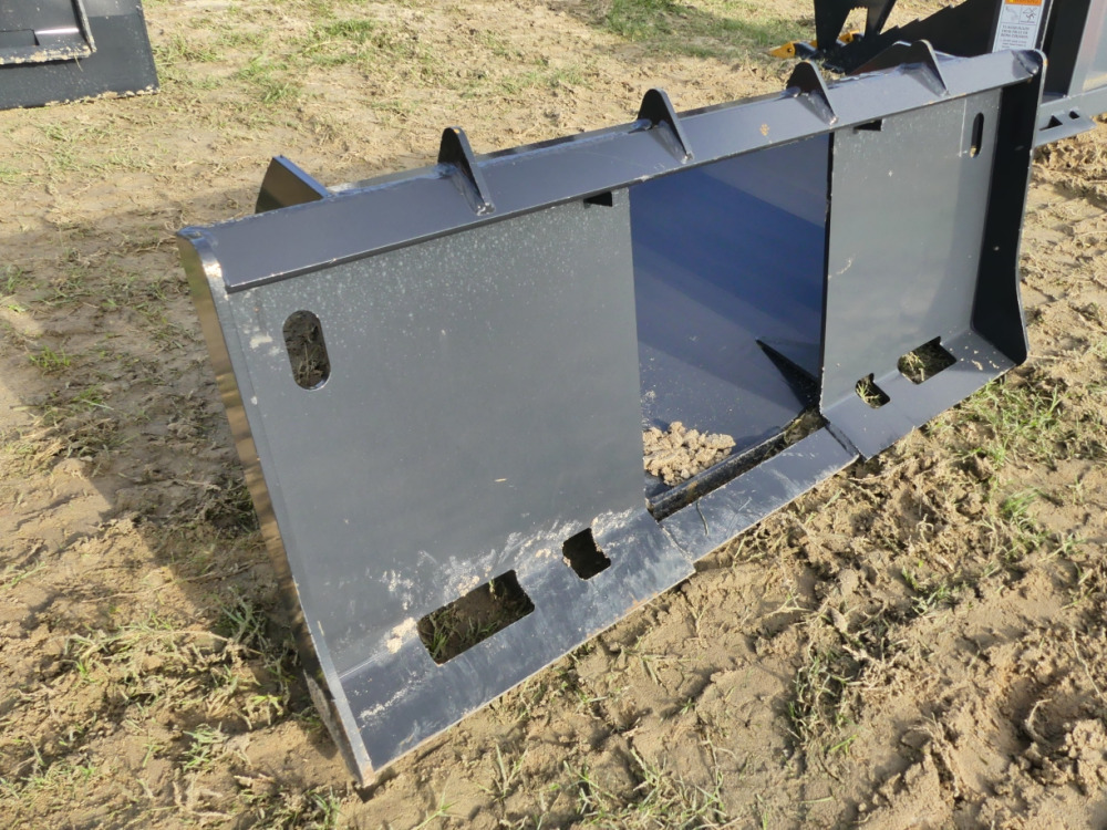 #389 - Wolverine Quick Attach Stump Bucket | DeMott Auction