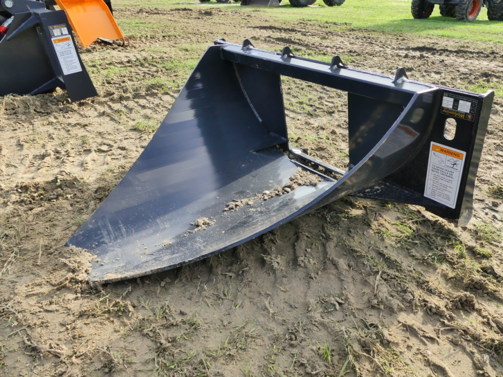 #389 - Wolverine Quick Attach Stump Bucket | DeMott Auction