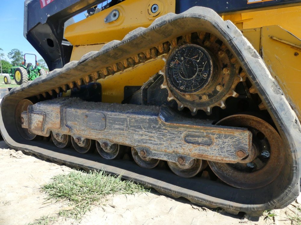 #601 - 2019 Deere 331G | DeMott Auction